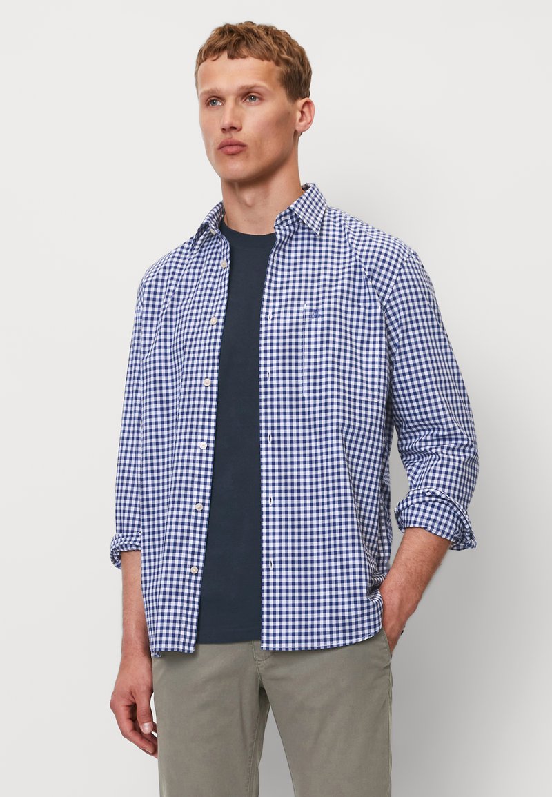 Marc O'Polo KENT COLLAR LONG SLEEVES ONE RECTANGULAR CHEST POCKET ROUND ...