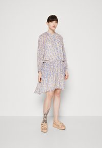 Second Female POPPI DRESS - Robe chemise - amparo blue/multicolore ...