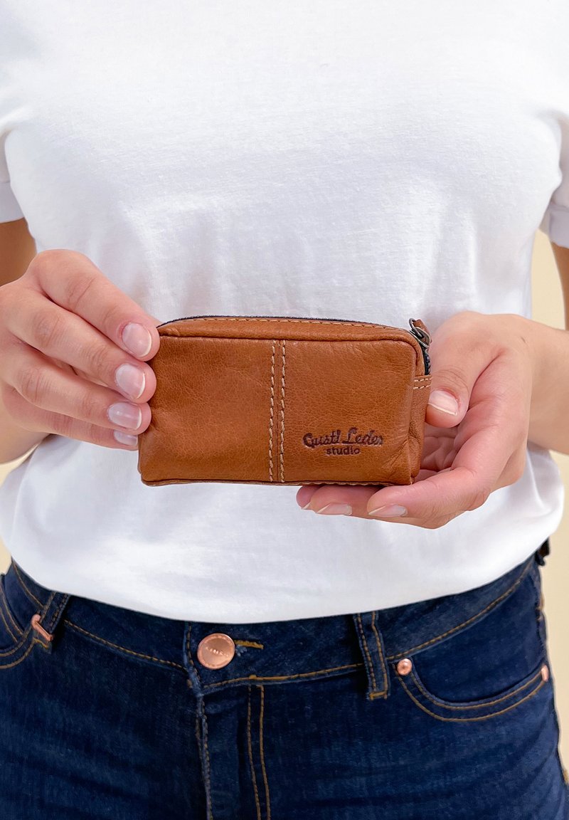 Gusti Leder BUTLER - Nøgleetuier - hazelnut/lysebrun - Zalando.dk