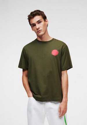 HUGO DACERO - T-Shirt print - open green five/tanne - Zalando.ch
