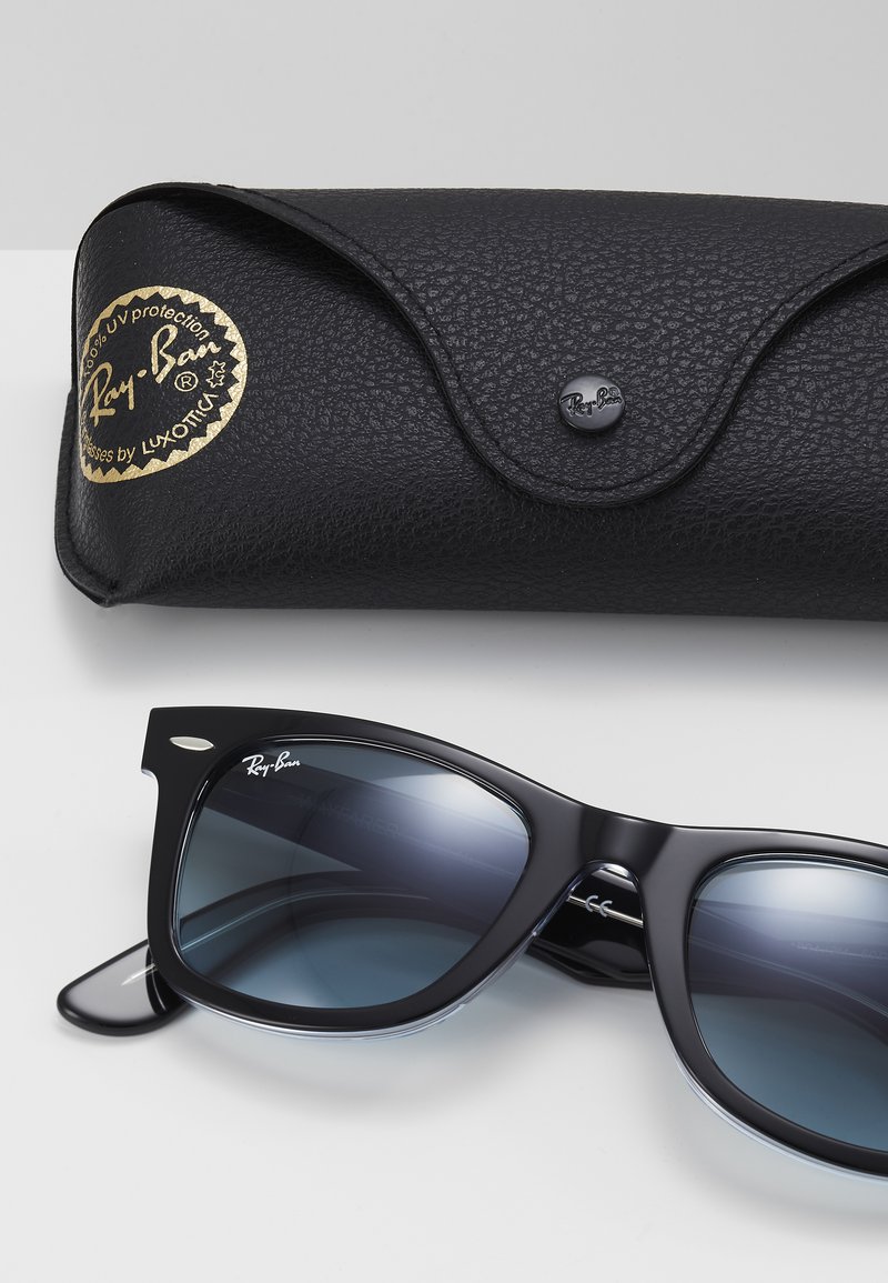 ??Ray-Ban NEW WAYFARER Sunglasses Polarized Lens Matte