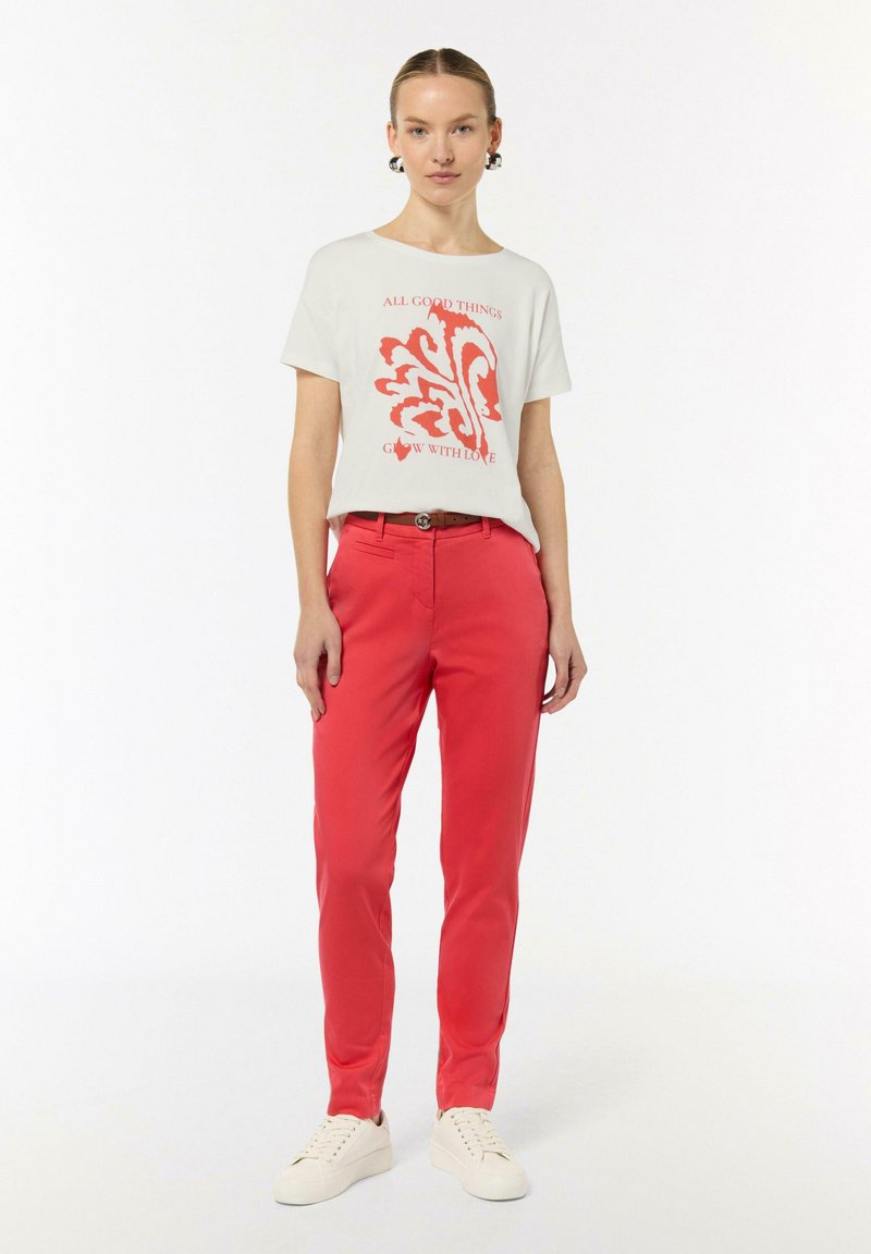 comma AUS IM BOXY CUT - T-Shirt print - weiß - Zalando.de