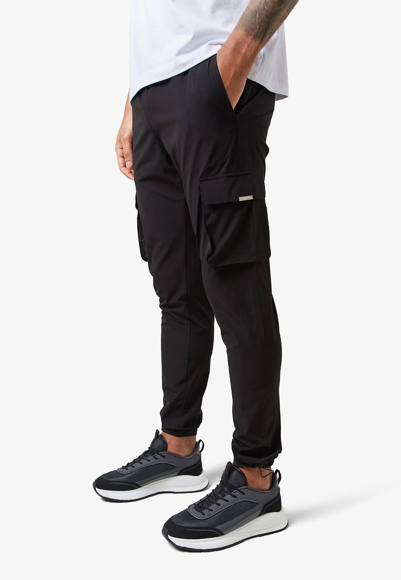 CLOSURE London SMART UTILITY PANT - Cargo trousers - black - Zalando