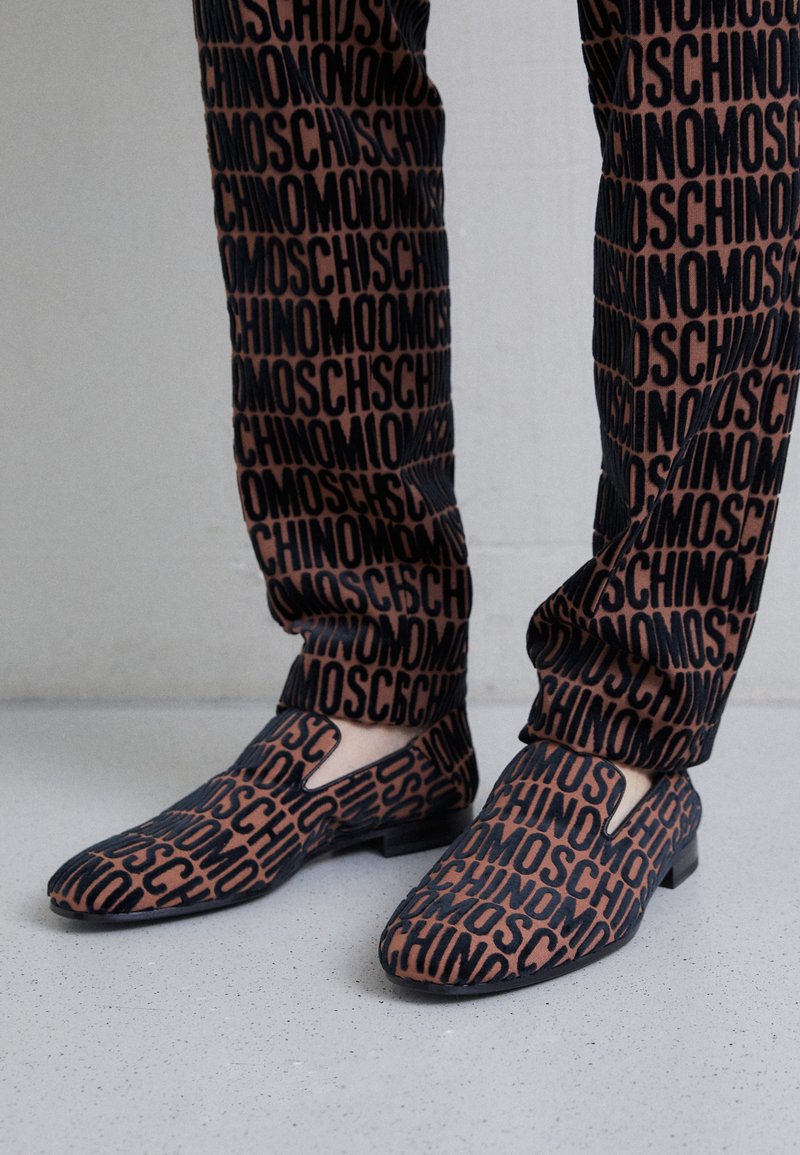 MOSCHINO LOGO - Slip-ins - black/svart - Zalando.se