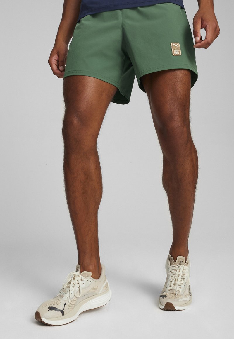 Puma FIRST MILE - kurze Sporthose - vine/grün - Zalando.de