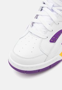 Patrick Ewing ECLIPSE LA UNISEX - Aukšto profilio sportbačiai - white ...