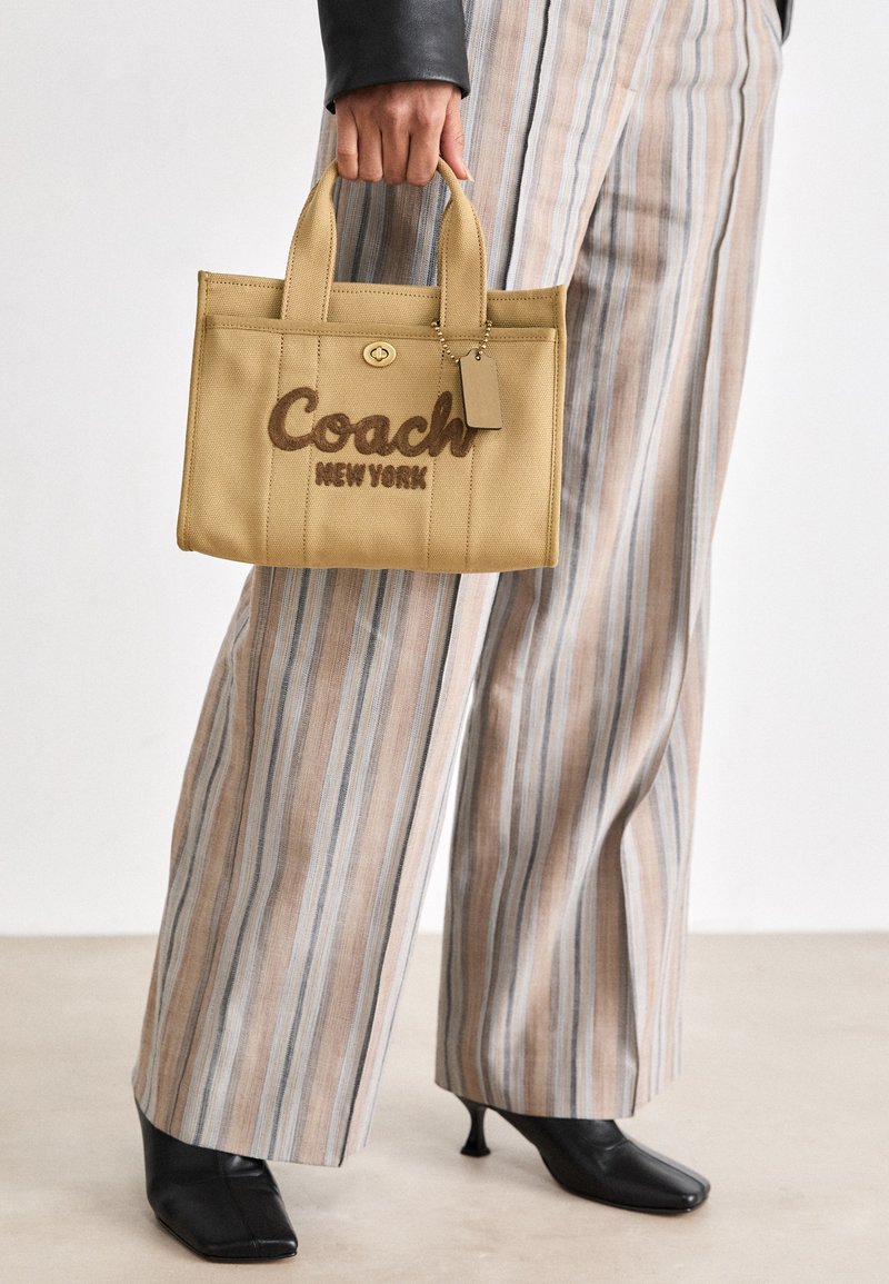 COACH CARGO TOTE BAG 26 - Handbag - trench/beige - Zalando
