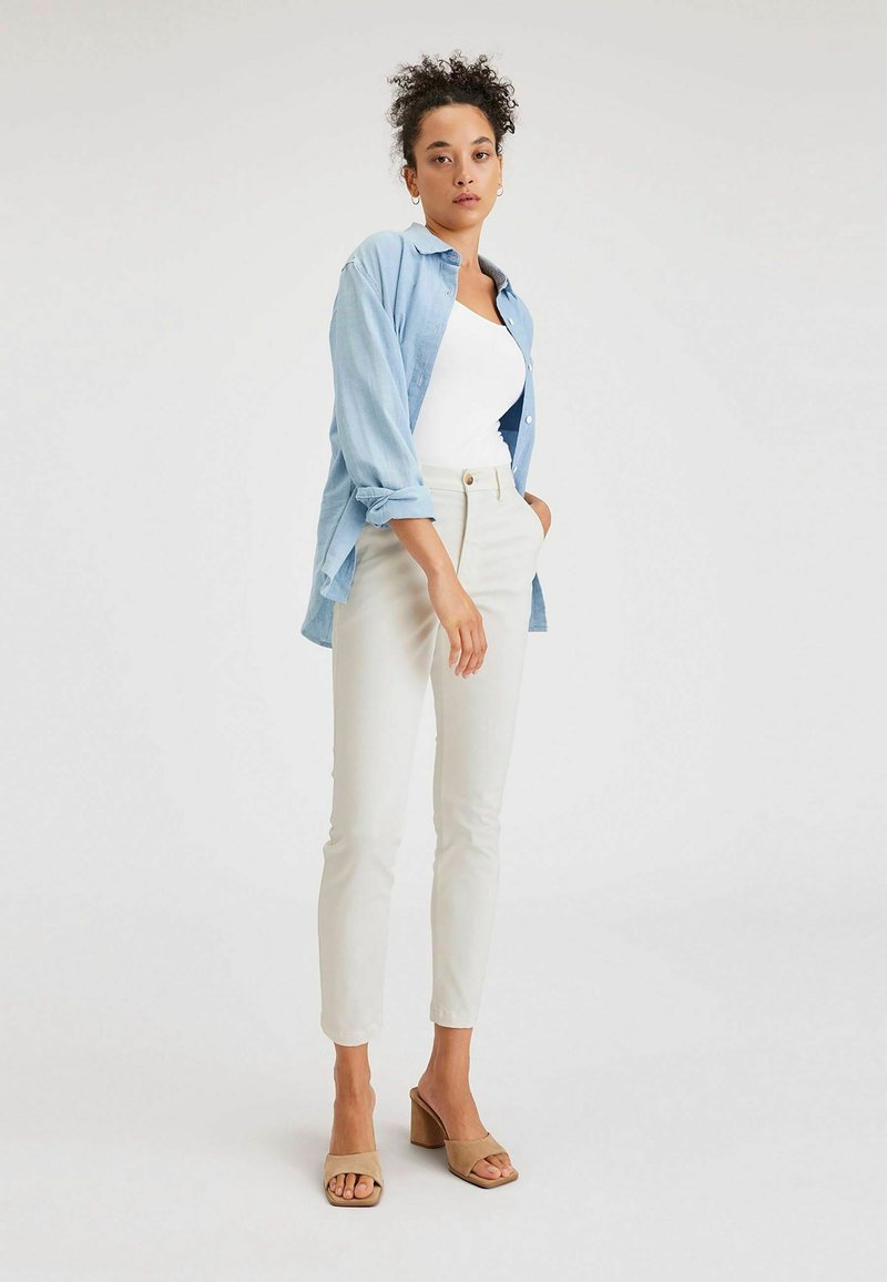 DOCKERS SKINNY FIT - Chino - egret - white/crème - Zalando.be