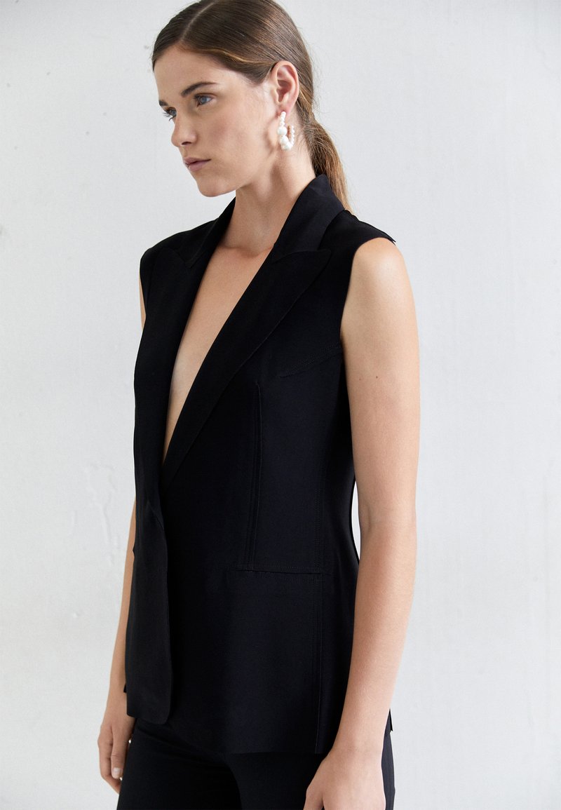 Norma Kamali SLEEVELESS SINGLE BREASTED JACKET - Weste - black/schwarz ...