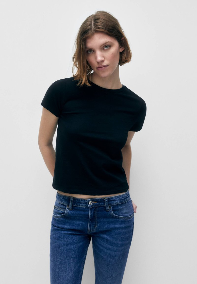 PULL&BEAR BASIC SHORT SLEEVE - Navadna majica - black/črna - Zalando.si