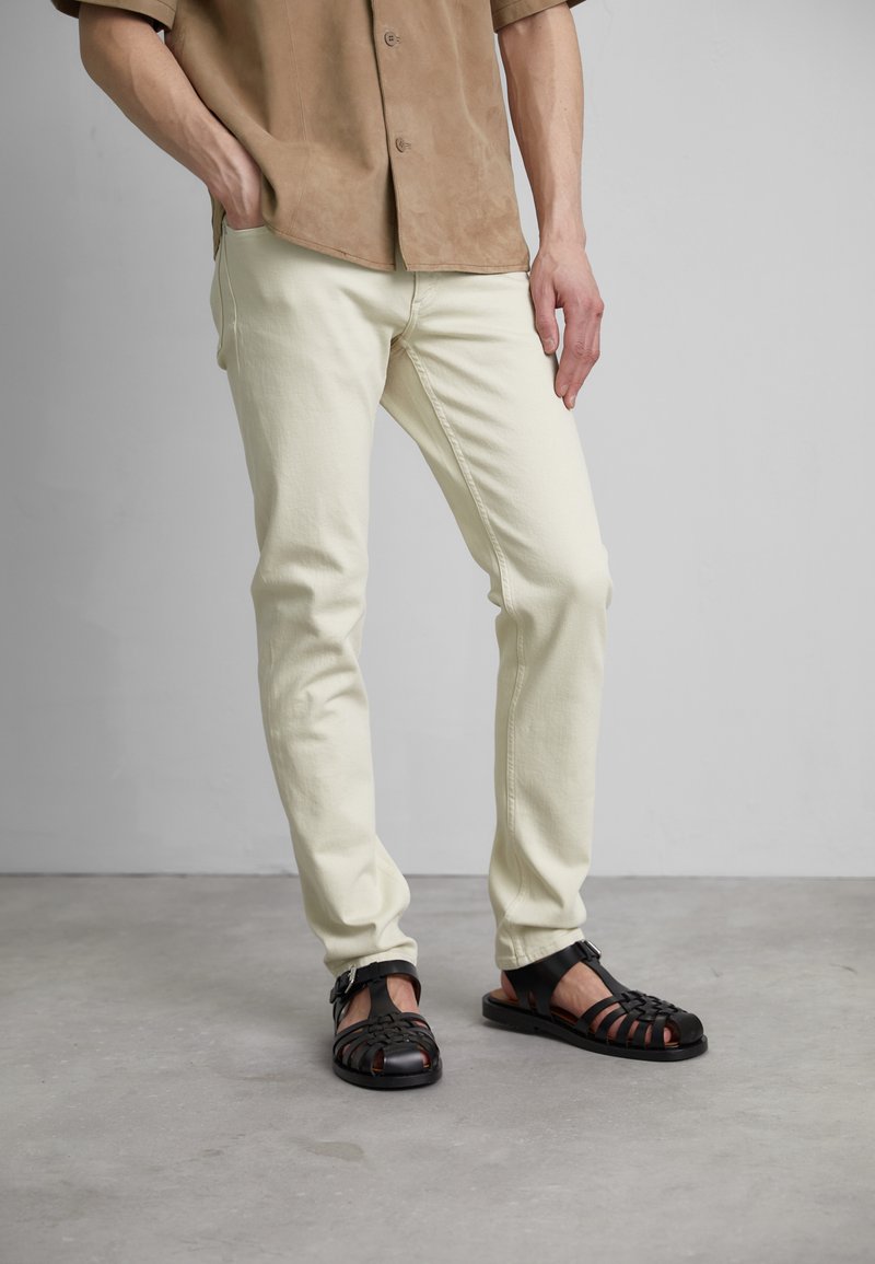 Theory Slim fit jeans - sand/beige - Zalando.co.uk