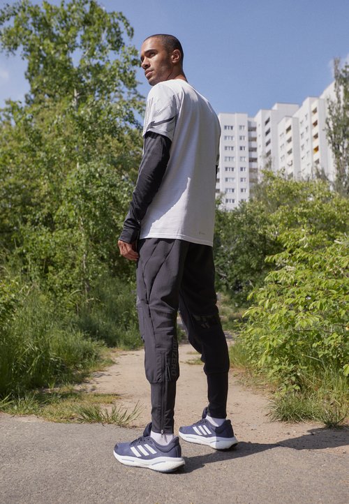 Sportinė ir laisvalaikio apranga vyrams | Treniruočių apranga vyrams ...