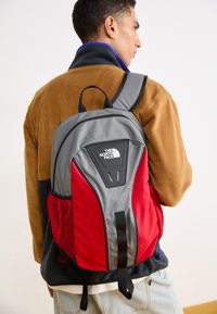 The North Face DAYPACK UNISEX - Rucksack - smoked pearl/red/grey ...