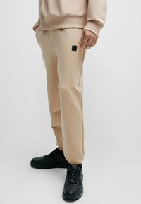 HUGO DIMACS - Pantalon de survêtement - beige seven/beige - ZALANDO.FR