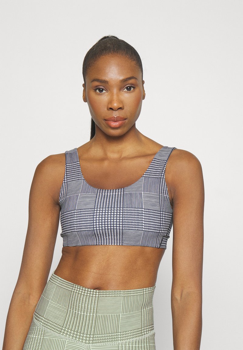 Nike Performance FALATE ALL BRA - Light support sports bra - black/sail ...