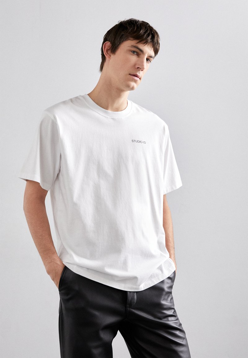 STUDIO ID PHILIPP - Camiseta básica - offwhite/crema - Zalando.es