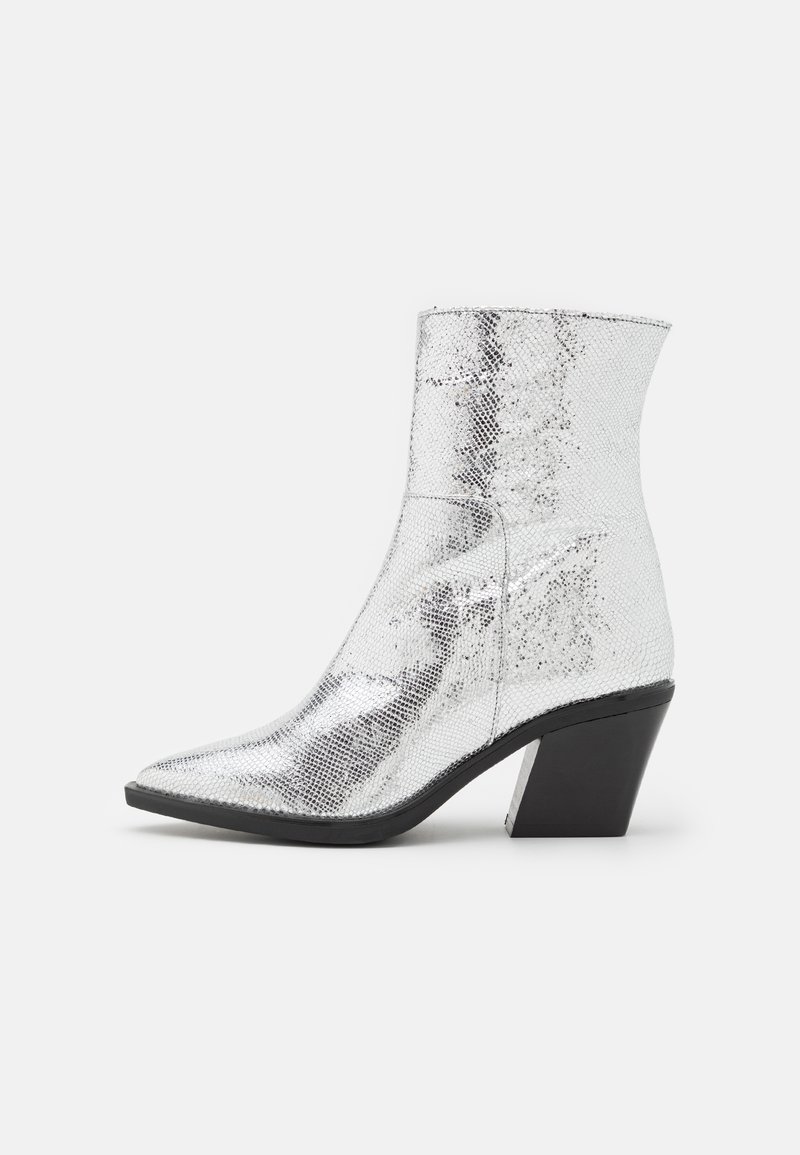 Pavement KELLIE GLAM - Cowboy/biker ankle boot - silver metallic/silver ...
