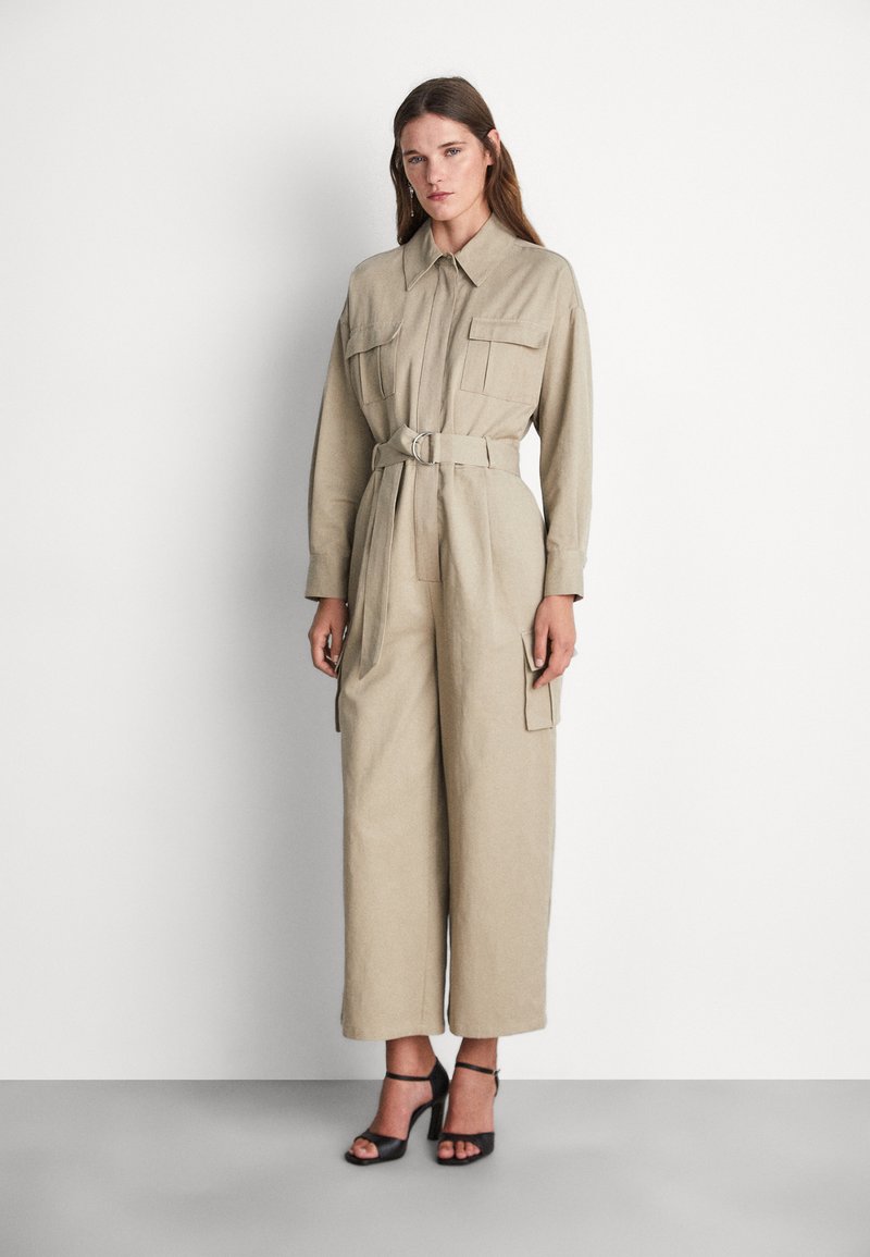 Zign Studio UTILITY WOVEN JS LENZING TENCEL - CARBON - Jumpsuit - beige ...