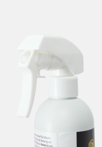 Solitaire SOLITAIRE WATER PROTECT PROTECTION SPRAY - Shoe care ...