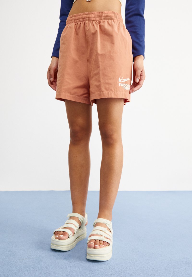 Nike Sportswear Shorts - terra blush/beige - Zalando.dk