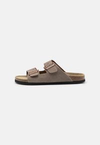 Pier One UNISEX - Slippers - taupe - Zalando.co.uk