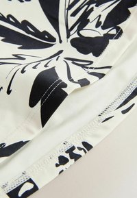 Next TALL FIT - PLUNGE TUMMY CONTROL - Bikiniyläosa - black cream palm ...