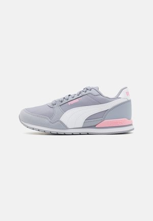 Puma ST RUNNER V3 - Sneaker low - white/frosty pink/future pink/weiß ...