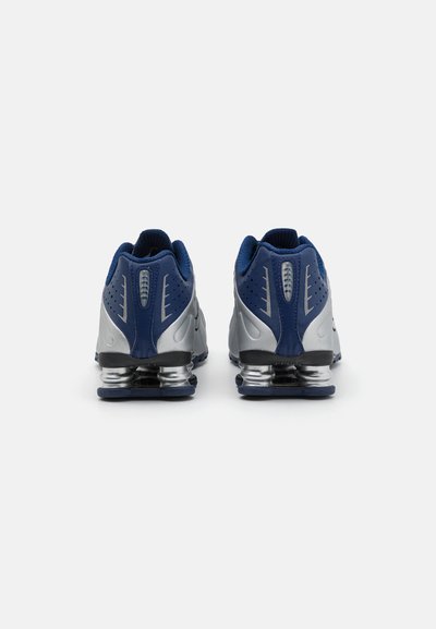 Nike Sportswear SHOX R4 - Sneaker low - blue void/metallic silver/black ...