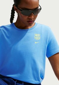 Nike Performance SUPPORTER TEE - Print T-shirt - university blue/blue ...