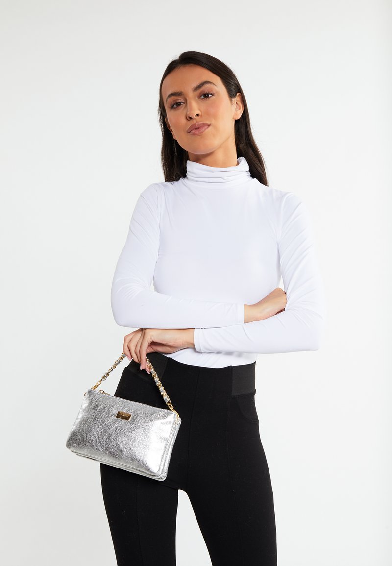 faina FAINA HANDTASCHE TYLIN - Umhängetasche - silber/silberfarben ...