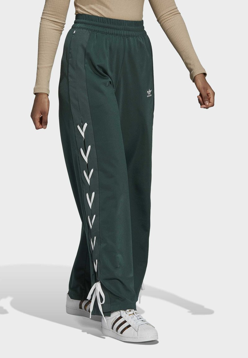 adidas Originals ALWAYS ORIGINAL LACED WIDE - Teplákové kalhoty - green ...