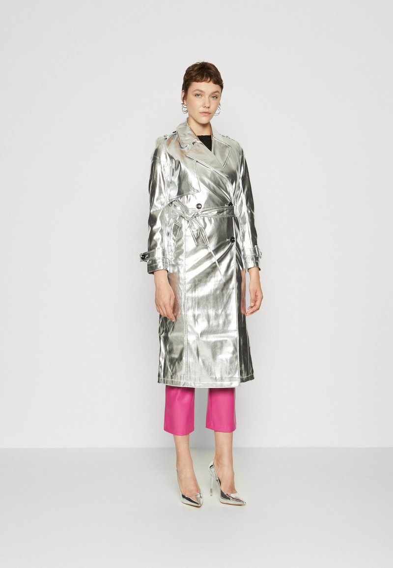 Never Fully Dressed Trenchcoat Silverzilverkleurig Zalandobe