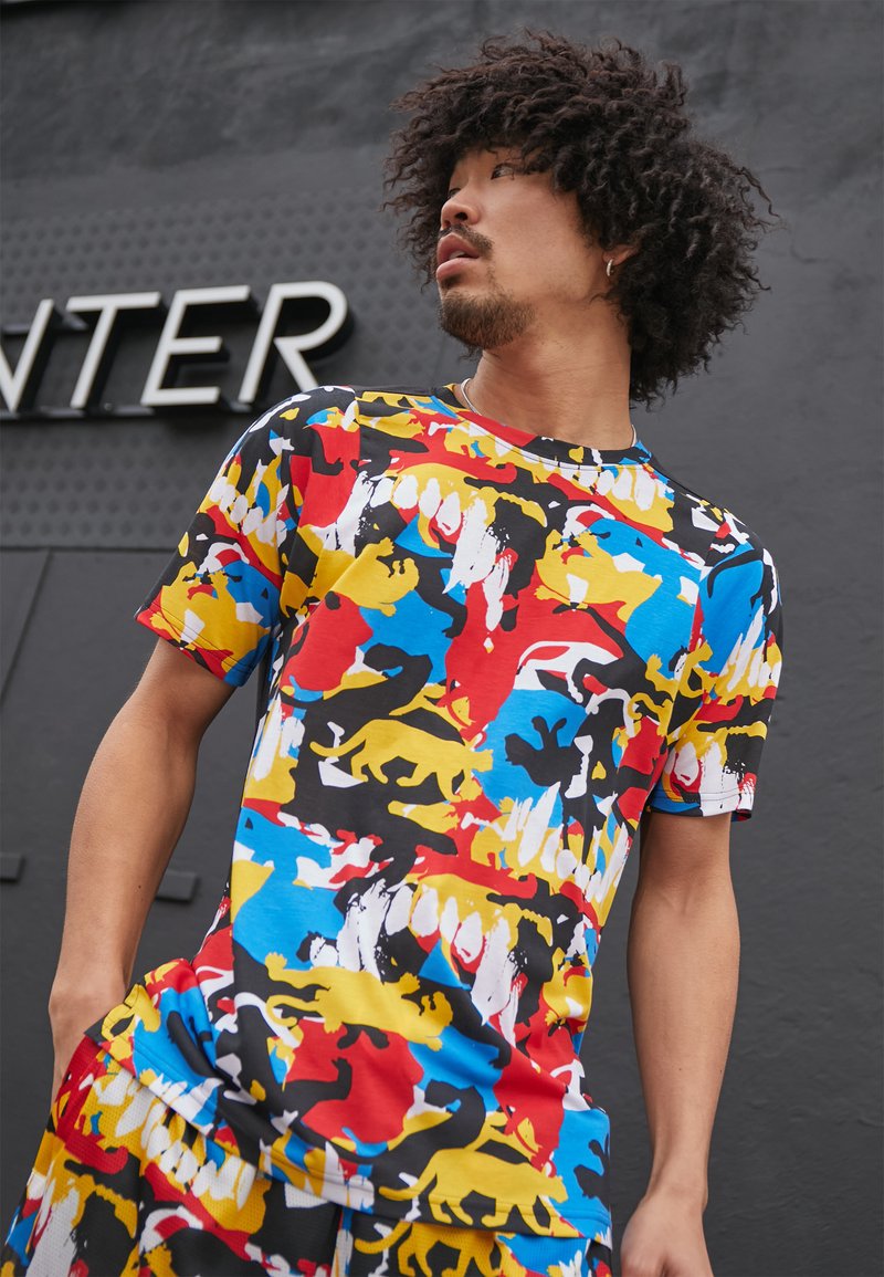 Puma WINNERS CIRCLE TEE - Print T-shirt - puma black/black - Zalando.ie