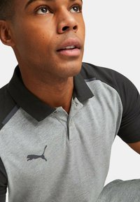 Puma TEAMCUP CASUALS UND LOGO - Polo - grau/gris - ZALANDO.FR