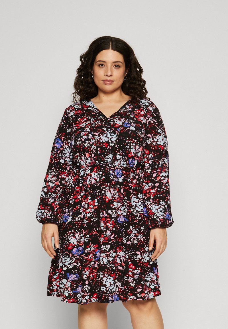 ONLY Carmakoma CARDEEDEE LIFE KNEE DRESS - Robe de jour - black/multi ...