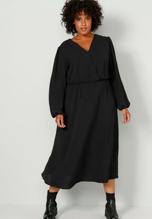 Cache Cache AUSGESTELLTES MIT WICKELKRAGEN - Vestido ligero - noir ...