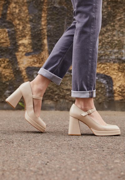 Witte Pumps online kopen | Gratis verzending voor de meeste ...