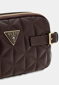 Guess PAISLEIGH MINI - Cross body bag - braun/brown - Zalando
