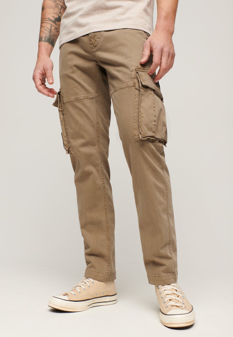 Superdry CORE - Cargo trousers - tan khaki/khaki - Zalando.ie