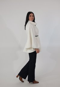 Elara BOLERO - Poncho - weiß/blanco - Zalando.es
