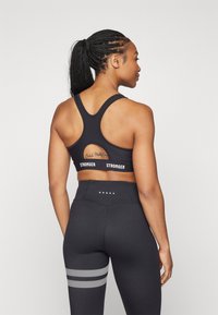 Stronger HERO SPORTS BRA - Sport-BH mit starker Stützkraft - black ...