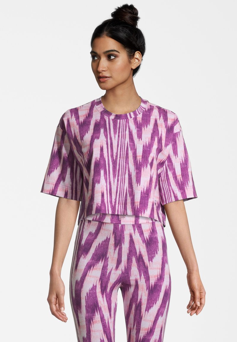 Fila CATTENOM AOP - Printtipaita - purple abstract etno aop/violetti ...