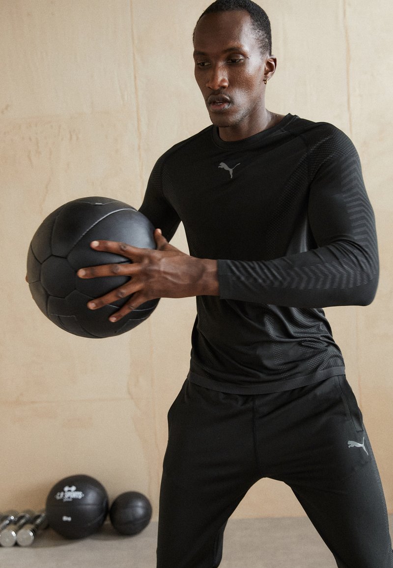 Puma TRAIN FORMKNIT SEAMLESS TEE - Langærmet T-shirt - black/sort ...