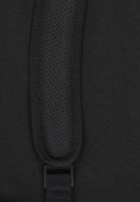 Johnny Urban ROBIN MEDIUM - ROLL TOP BACKPACK - Zaino - schwarz/nero ...