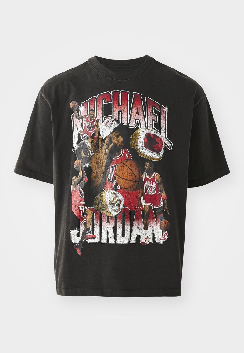 Jordan FLIGHT ESSENTIALS - Nyomott mintás póló - black/varsity red ...
