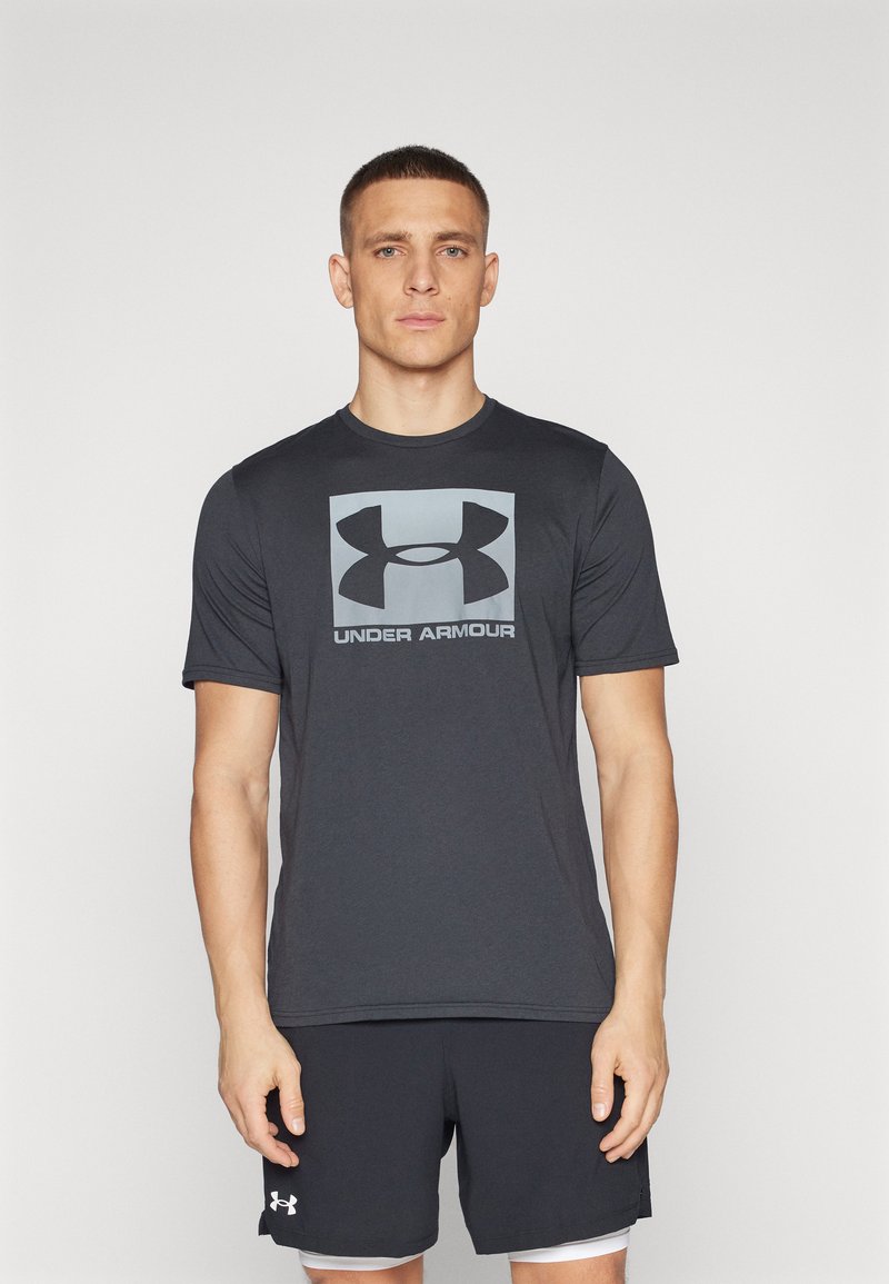 Under Armour BOXED SPORTSTYLE - T-shirt print - black/graphite/zwart ...