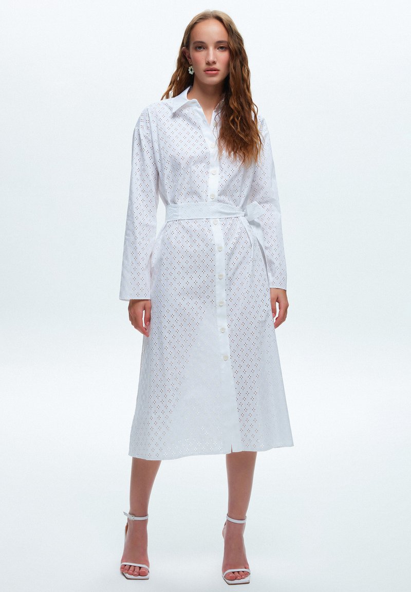 adL BELTED WITH SLIT - Shirt dress - white - Zalando