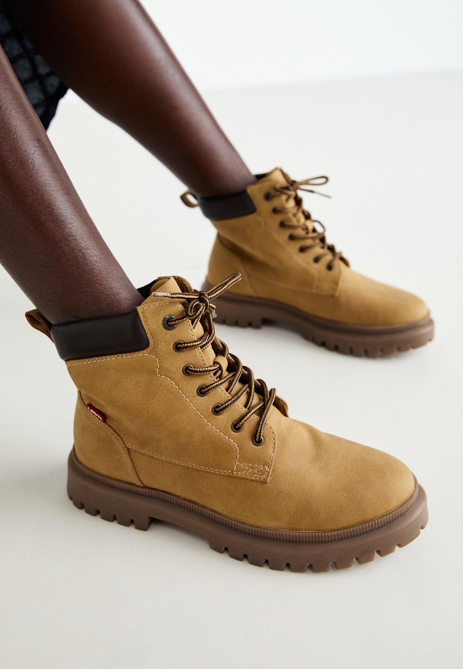 Levis tan boots store