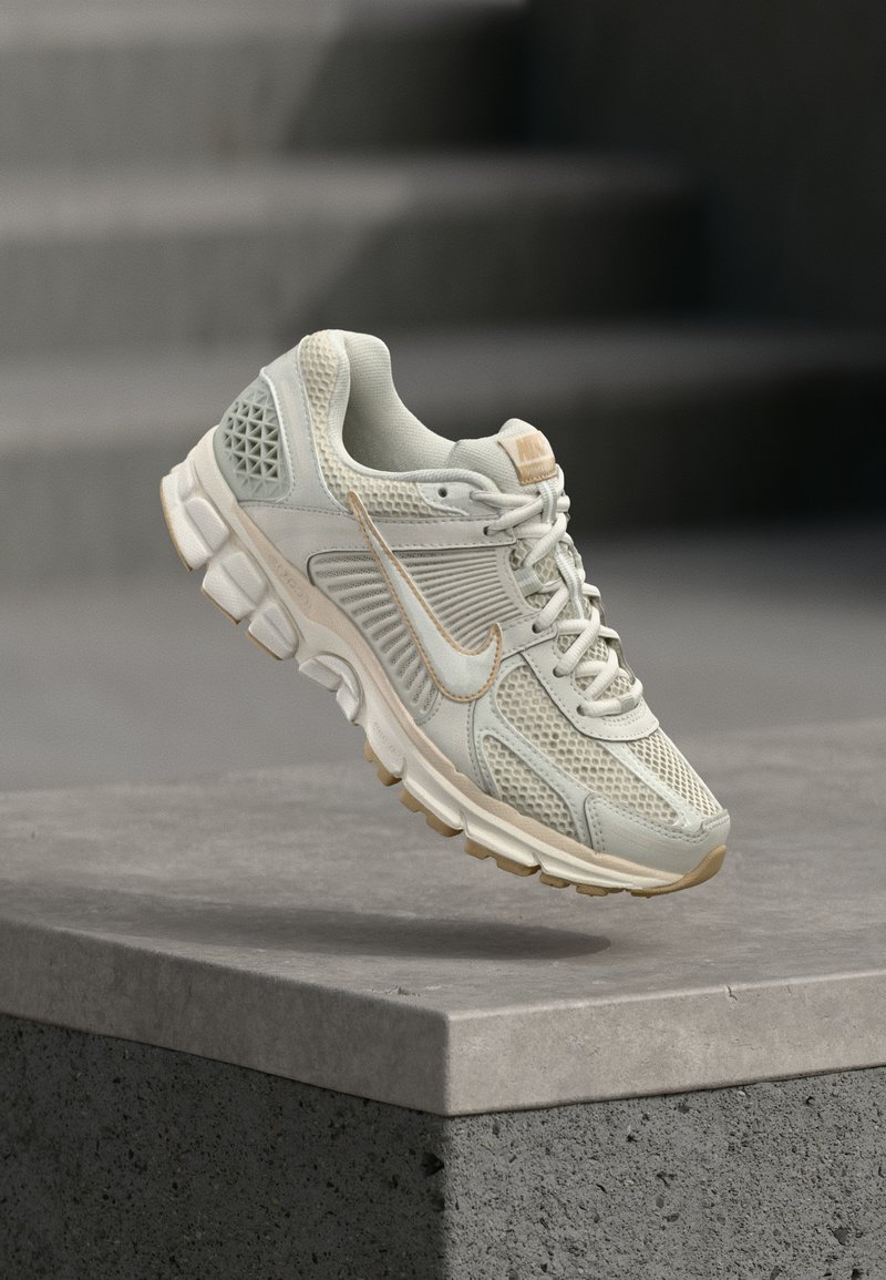 Nike Sportswear ZOOM VOMERO 5 - Zapatillas - light bone/phantom/light ...