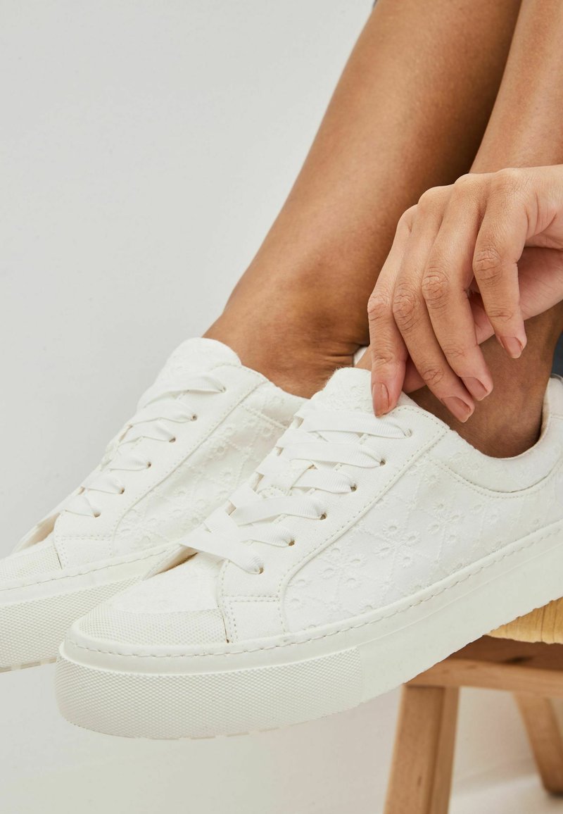 Next CHUNKY TRAINERS - Sneakersy niskie/biały - Zalando.pl